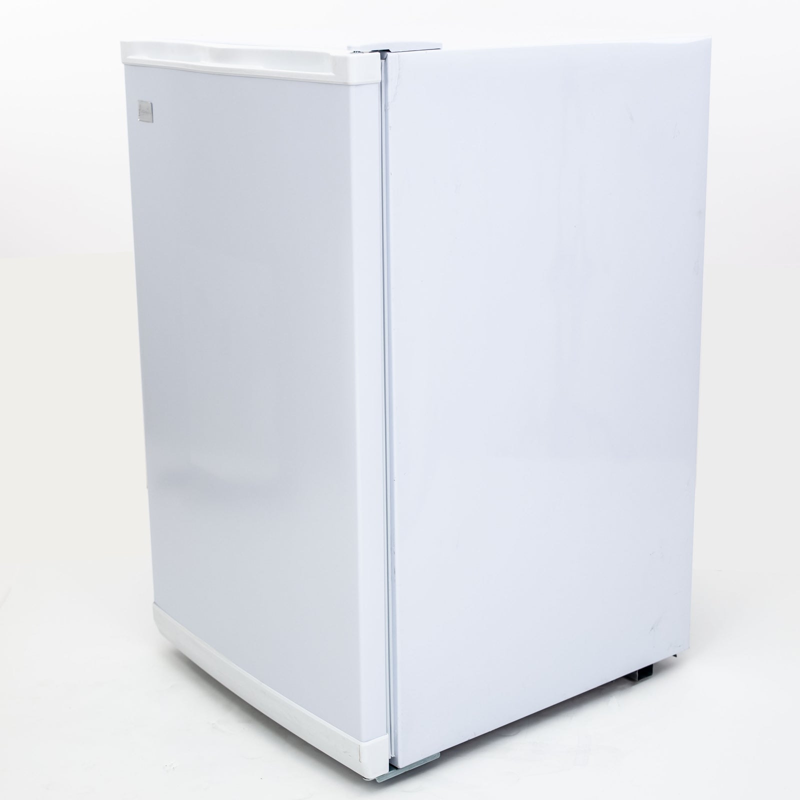 AVANTI Compact Upright Freezer with 3 shelves VF306 | ABC Warehouse